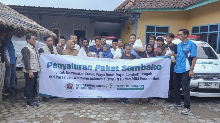PWI NTB dan MIM Foundation, Salurkan Ratusan Paket Sembako Korban ...